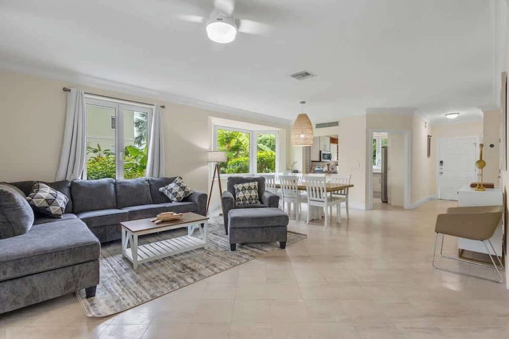 Large 4bdr/family/pool/location/atlantis Unit 2 - Nassau