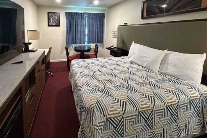 1 King Bed|mobility|nsmk|micfridg - Irvine, CA