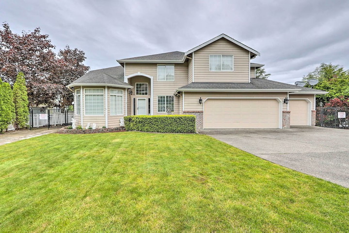 Spacious Kent Home: Great For Large Families! - Federal Way, WA