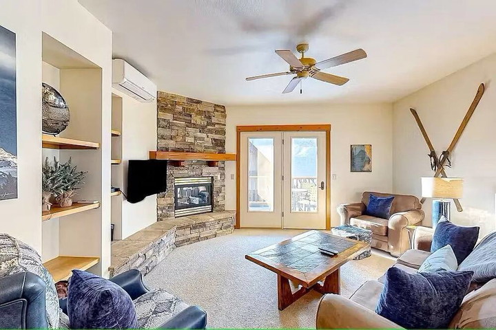 Ski-in/out Condo W/ Fireplace + Dogs Ok - Whitefish, MT