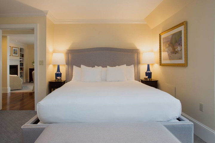 Rehoboth Beach Luxury Suite | Fireplace & Balcony - Dewey Beach, DE
