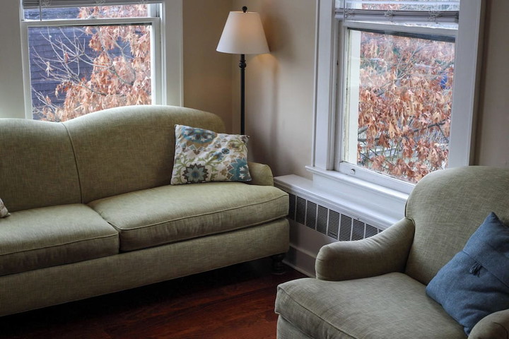 Two Bedroom Apartment In Charming Hendersonville, Walk To Main Street. - Hendersonville, NC