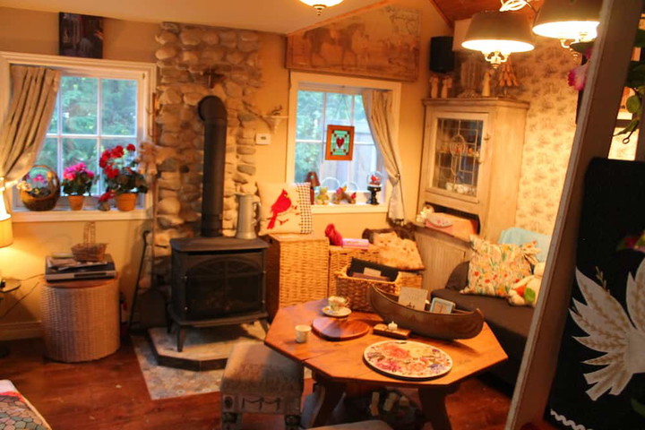 Gorgeous Cozy Cottage Besides A Bustling Stream, Surrounded By Gorgeous Greenery - Caledon, ON, Canada