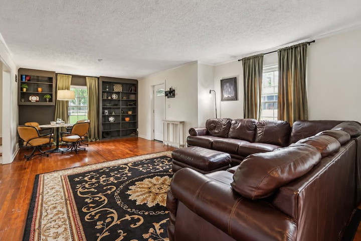 Modern 4br/3 Ba Broad Ripple Stay | Walkable - Carmel, IN