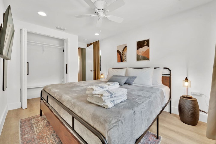Designers Spot - No Extra Fees - Palm Wave Says - Lake Worth, FL