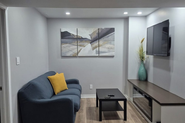 Darlingtons Basement Suite! - Bowmanville