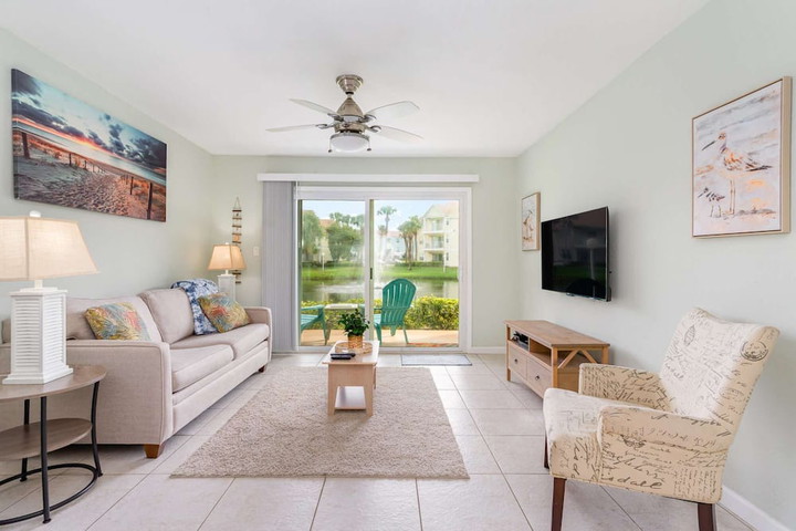 Coastal2· Tranquil Pond Oasis Near Beach - Satellite Beach, FL