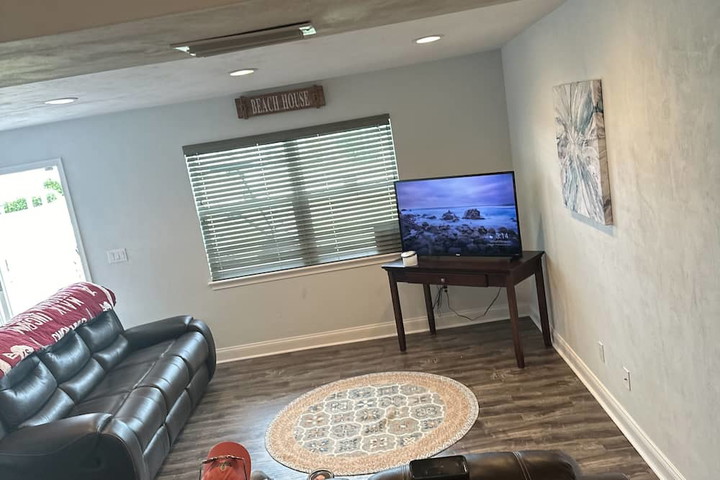 Beautiful 4 Bedroom Home Located Near All Your Favorite Spots In Daytona Beach - Daytona Beach, FL