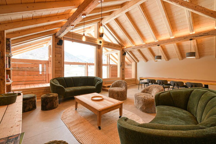 Lisalice Holiday Home: Mountain Views, Private Terrace & Wi-fi - Alps