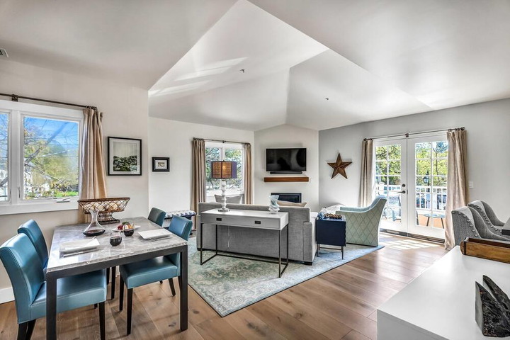 Upscale Condo On The Sonoma Plaza - Yountville, CA