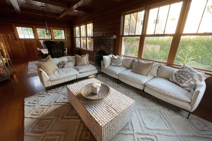 Charming, Cozy Spacious Home Within 1 Mile Walking Distance To Oak Bluffs - Martha's Vineyard, MA