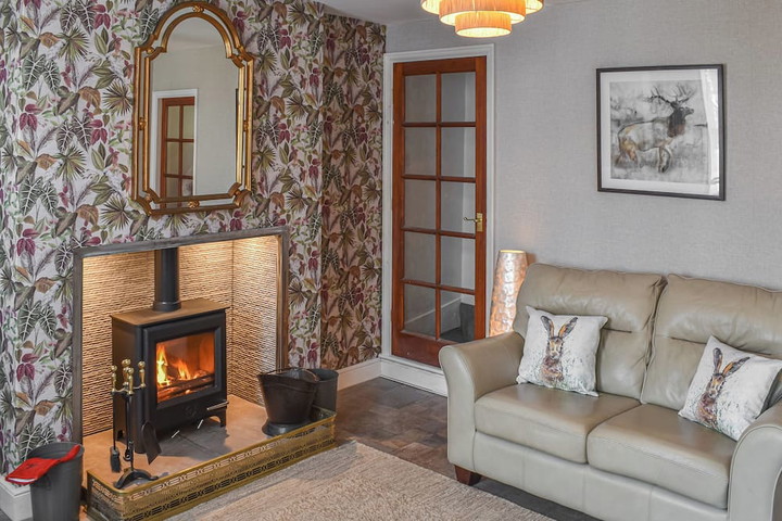 2 Bedroom Accommodation In Windermere - Windermere