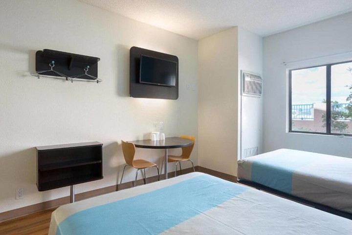 2 Full Beds|mobility|tub|nsmk - Page, AZ