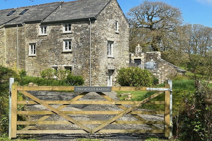 Tregrylls Barton A Stunning & Stylish Cornish Barn Retreat - Crackington Haven