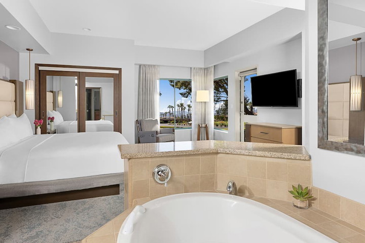 Marriott Desert Springs Villas L- 2 Bedroom + 2 Baths + Full Kitchen Sleeps 8 - Palm Desert, CA