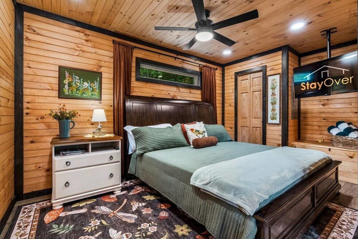 The Grey Squirrel Hideaway - Hot Tub , Fire-pit, Pet-friendly - Kentucky