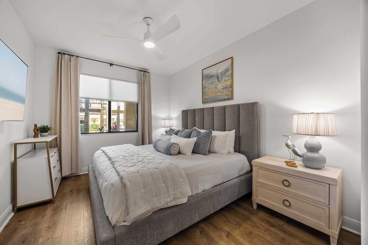 Chic 2 Bed Resort, 3 Pools, Lazyriver, Walk To 5th Ave Restaurants In Fab Naples - Naples, FL