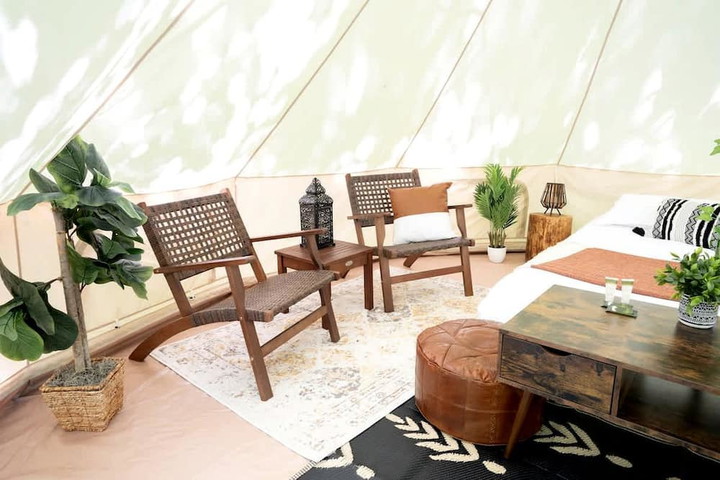 Romantic Glamping Retreat: Pretty Bell Tent Near Tobermory, Canada - Ontario