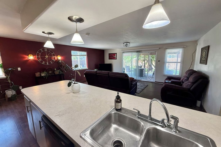 Hot Tub - Close To Everything - Cozy Botanical Retreat - Pocatello, ID