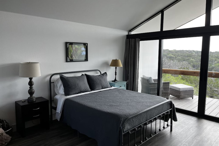 Hill Country Cabin On 260 Acres - Leakey, TX