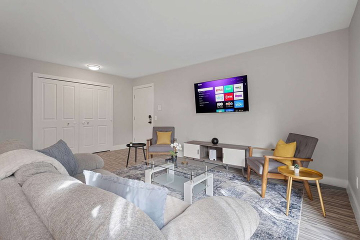 Serene & Modern Haven For Relaxation - Rochester Hills, MI