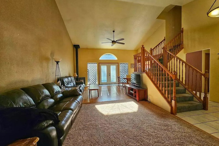 The Peaceful Escape: Hiking, Fishing, Snow Skiing. Sleeps 12 - Susanville, CA