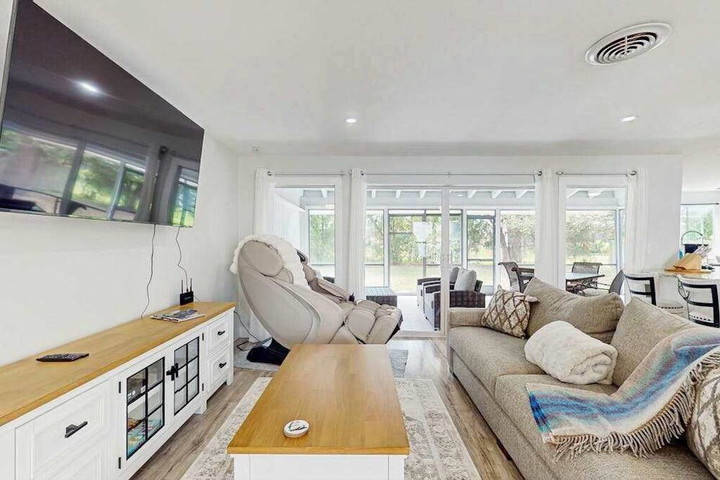 Relax In Style Home Screened Porch, Wifi, In-unit Washer/dryer - Naples, FL