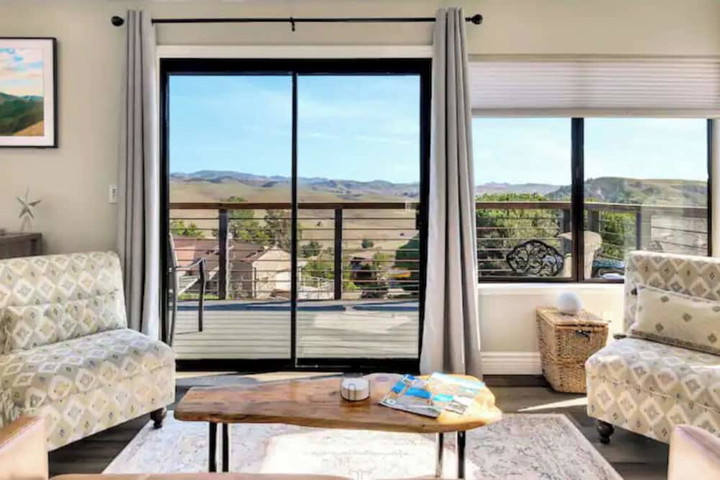 Entièrement Rénové Avec Vue Sur Les Montagnes Et Spa ! - Cambria, CA