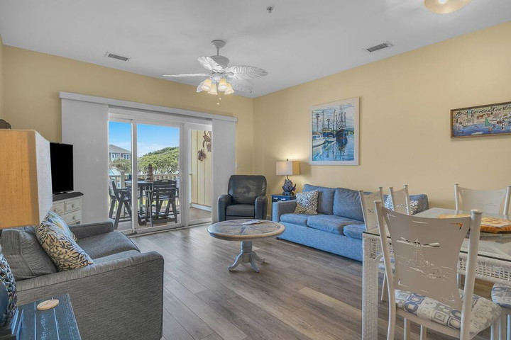 Star Fish: Ocean View Condo With Pool And Hot Tub - Oak Island, NC