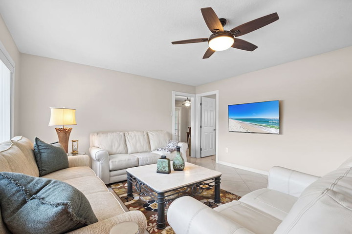 Cozy & Coastal Fort Pierce Pool Home - Fort Pierce, FL