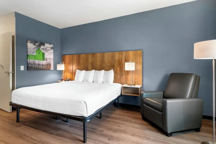 Pet-friendly Stay W/ Free Breakfast & Parking | 3.1 Mi To Peachtree Flea Market - Hampton, GA