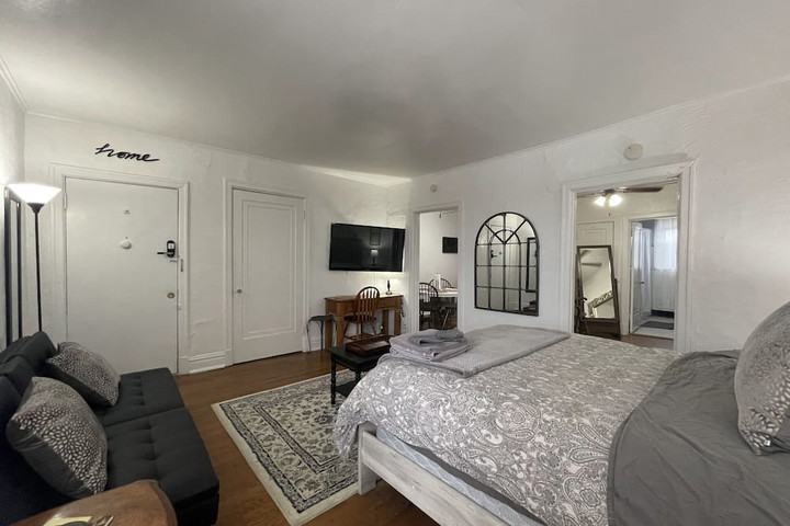 6649 2e | Boutique Hotel Studio In Forest Park - Kirkwood, MO