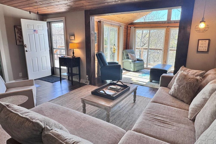 Lakefront Home On Lake Of Egypt With Dock - Marion, IL