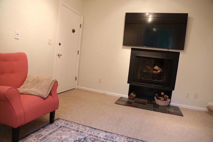 Staycation At Upstate Ny: Fenced Dog Yard & Peaceful Family Escape W/pool & Wifi - Saugerties, NY