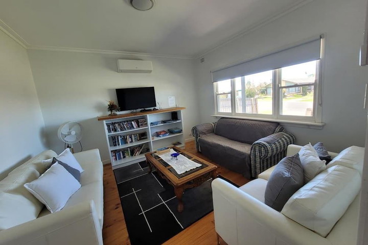 Hook, Wine & Linger On Learmonth - Portland