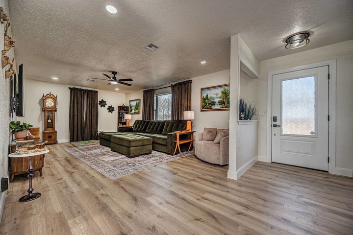 Quiet, Comfortable & Extensively Updated - 2 Bedroom - Ada, OK