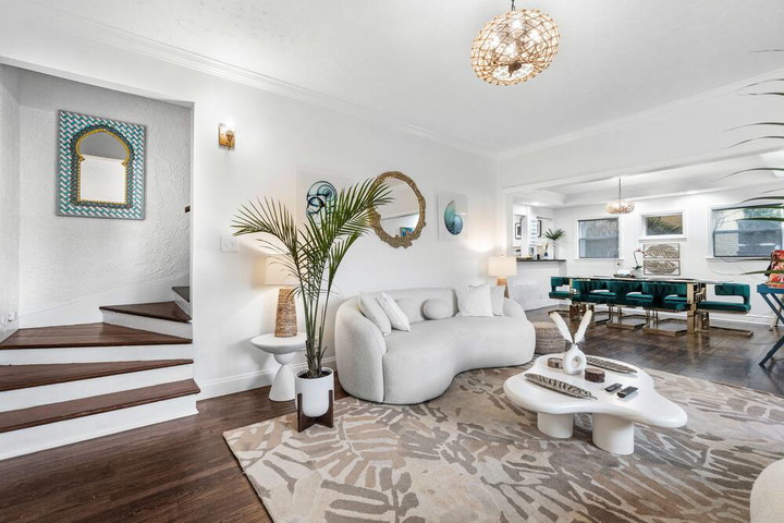 New! Historic Estate-heated Pool - Two Guest Houses - Sleep16 - Near Everything - West Palm Beach, FL