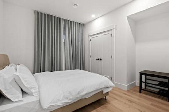 "Pavia" Suite, Private Entry, Short Walk To U Of C - Calgary