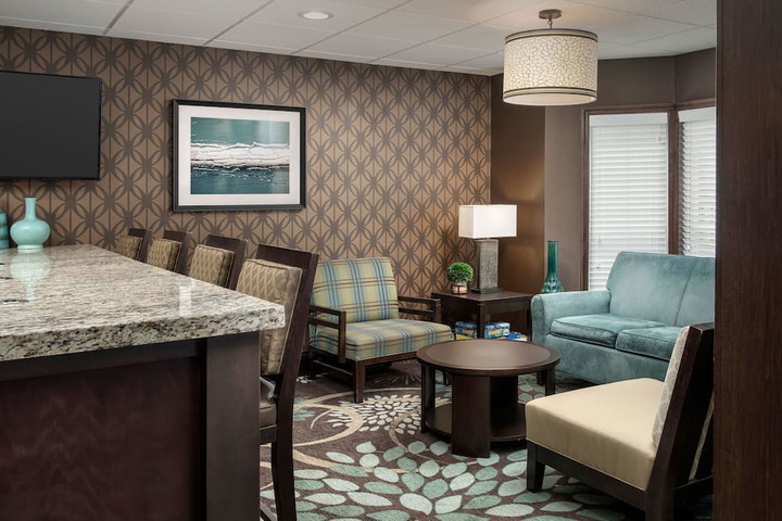 Accessible 2br Suite | Hot Breakfast + Pool Access - Caroline du Sud