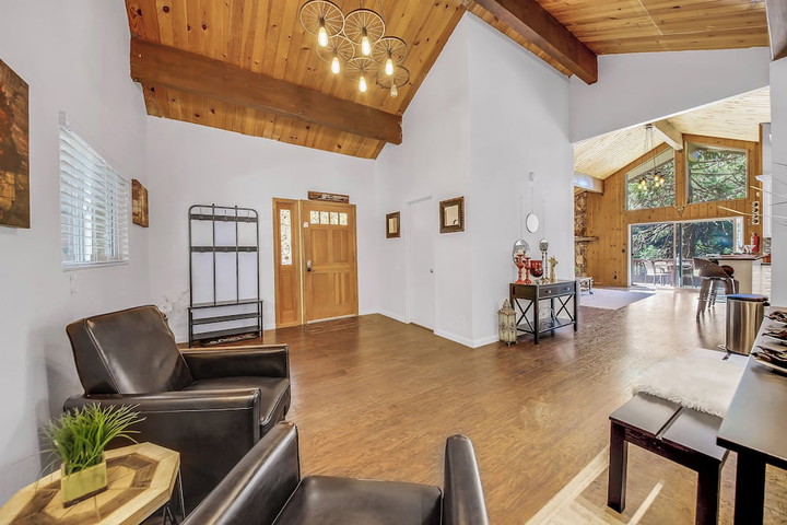 Pine View - Spacious 3000 Sqft Home With Game Room, Bar And 3 Decks! - Running Springs, CA
