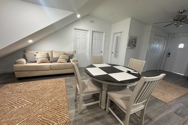Nassau Hideaway: Steps Away From The Beach, Down Town, Cable Beach, Pi & More. - Nassau
