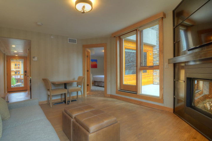 Central Banff Rockies Suite | Rooftop Hot Pools! - Banff