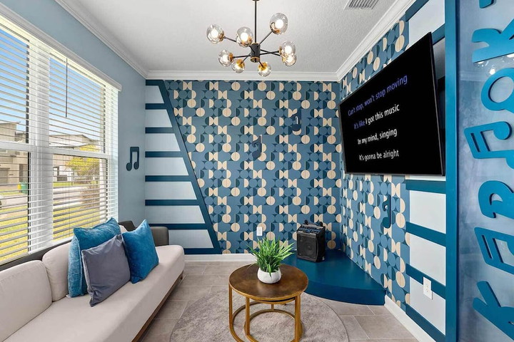 Surf Street | Beachside Beauty W Pool, Pirate Br, Karaoke, Theater, Near Disney - Melbourne Beach, FL