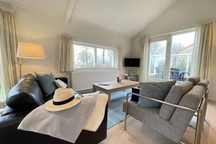 Modern Holiday Home With Large Garden Overlooking The Beach At Langweerder Wielen - Sneek