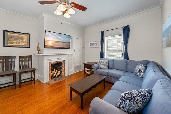 Walk To Palafox St.; Beach 14 Min Drive, Sleeps 6 - Pensacola, FL