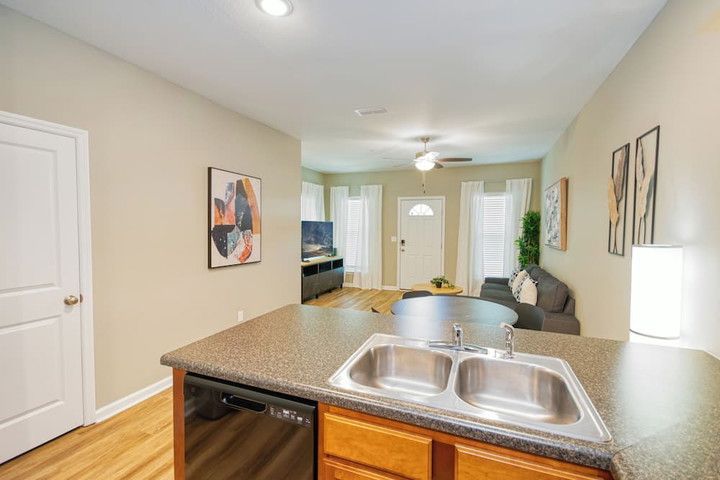 Relaxing 3bd 3bath Tallahassee Condo - Tallahassee, FL