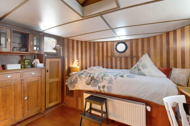 Chambre Sur Un Bateau Authentique Avec Terrasse Privée à Paris - Val-d'Oise
