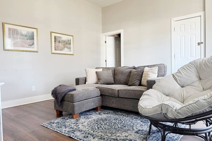 Washington B / Newly Renovated 1br/1ba Apt - Evansville, IN