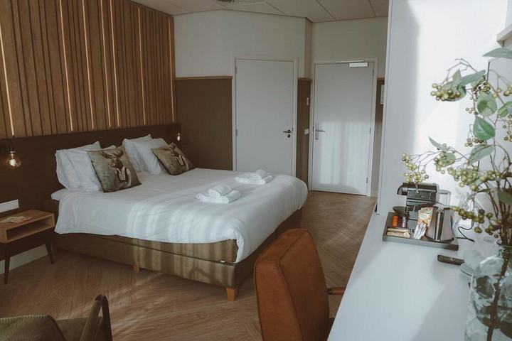 Luxe Hotelkamer Voor 2 Personen Met Airconditioning, Terras En Uitzicht Op De Veluwe - Putten