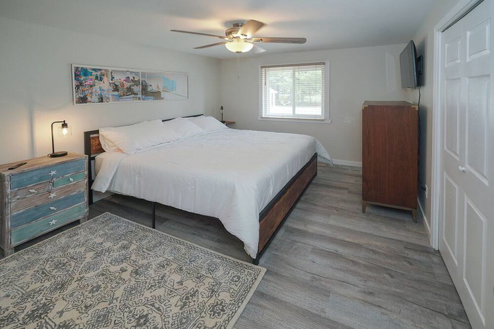 Terrific Recently Updated 2-bedroom Hotel Suite With Ac In Green Lake - Green Lake, WI